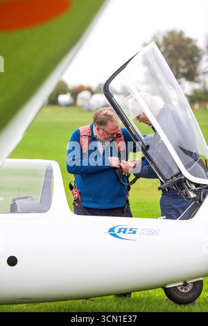 Gliding at Yorkshire Gliding Club Sutton Bank Airfield, Thirsk, North ...