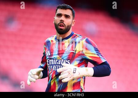 David Raya Of Arsenal warms up during the Leeds United v Arsenal ...