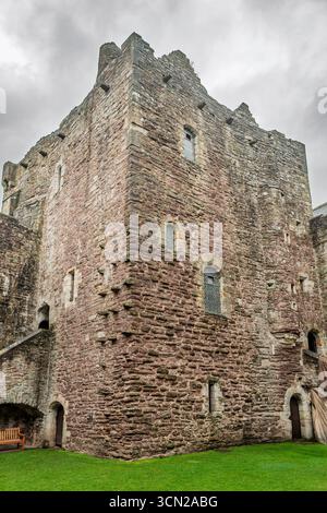 United Kingdom - Doune - Doune Castle - towerhouse and curtain walls ...