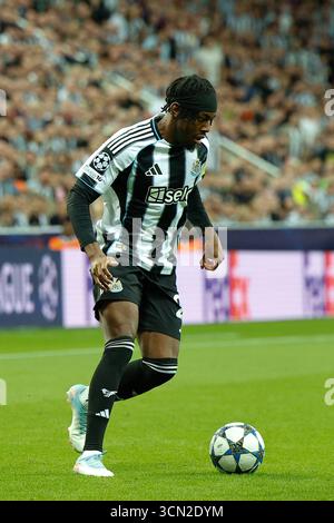 Anthony Elanga of Newcastle United runs with the ball during the ...