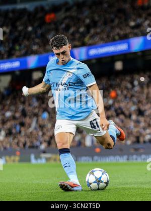 Phil Foden of Manchester City crosses the ball during the Sunderland v ...