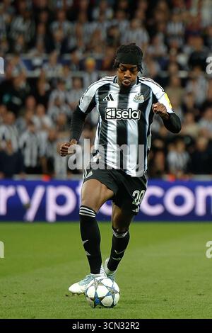 Anthony Elanga of Newcastle United runs with the ball during the ...