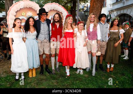 Leni Klum, Kayla Betulius, Henry Samuel, Tom Kaulitz, Heidi Klum, Erna ...