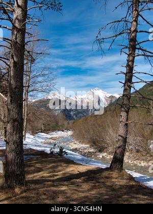 wild river in snowy ordesa national park in winter Stock Photo - Alamy