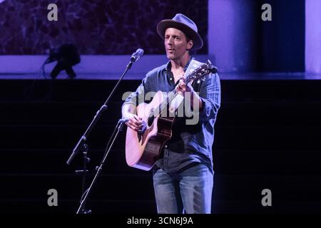 Jason Mraz performing at Palau de la Música, Barcelona 15 Sept. 2025 ...