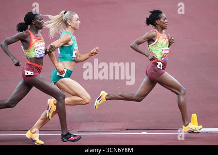 Jessica Hull and Faith Kipyegon celebrating her medal with her country ...