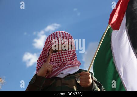HOUTHI PROTEST AGAINST ISRAEL- A Houthi supporter wears a Palestinian ...