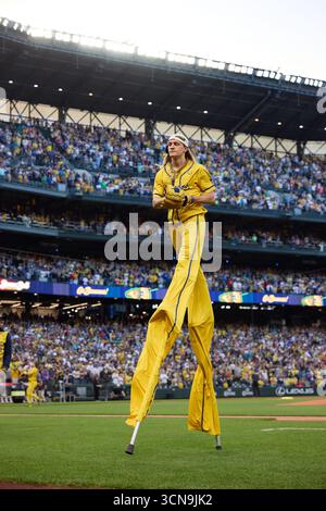 Savannah Bananas' Dakota "Stilts" Albritton pitches against the ...