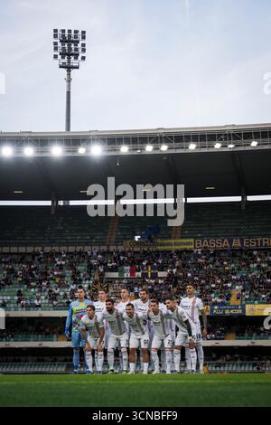 Cremonese team players pose for a group photo during the serie A ...