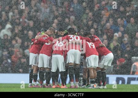 Manchester United group huddle during the Premier League match ...