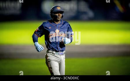 ROTTERDAM - Dutch baseball player GREGORIUS Didi scores the 1-1 draw ...