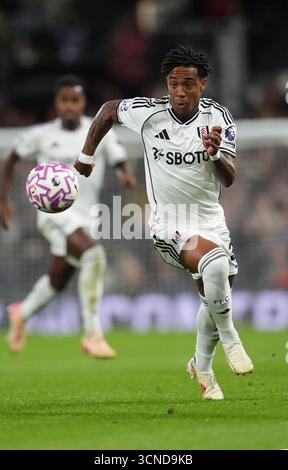 Kevin Santos Lopes De Macedo of Fulham controls the ball during the ...
