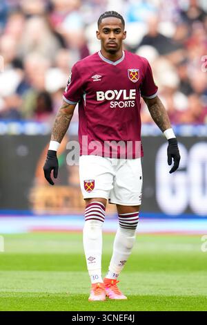 Crysencio Summerville of West Ham United in the pregame warmup session ...
