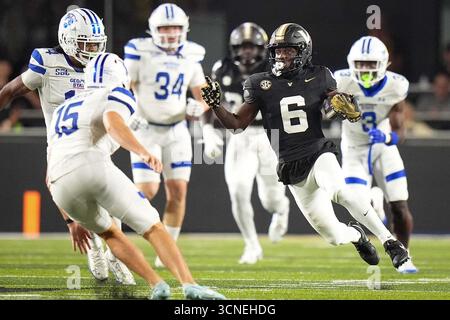 Vanderbilt wide receiver Tre Richardson (6) escapes from Tennessee ...