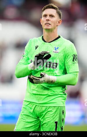 Dean Henderson of Crystal Palace during the warm up during the Premier ...