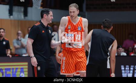 Christian Sengfelder (Ratiopharm Ulm, #43) arrives too late against ...