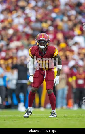 Washington Commanders cornerback Mike Sainristil (0) defends Dallas ...