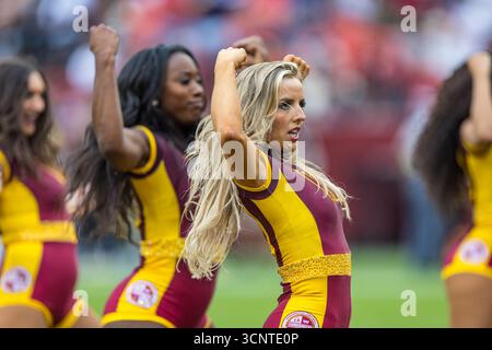 Landover, Maryland, USA. 21st Sep, 2025. Washington Commanders cheer ...