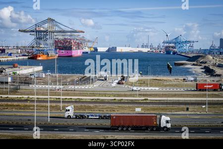 ROTTERDAM - Port of Rotterdam ANP /HOLLANDSE HOOGTE /ROBIN UTRECHT ...