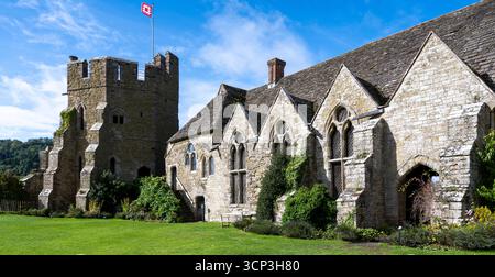 UK Shropshire Stokesay Castle fortified manor house Stock Photo - Alamy