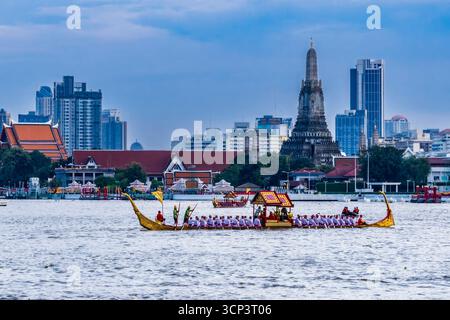 Royal Barge procession, Chao Phraya River, Bangkok, Thailand Stock ...