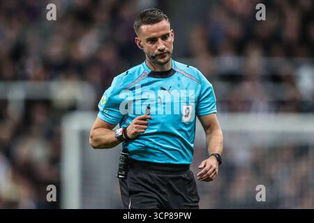 referee Thomas Kirk during the Carabao Cup Last 16 Grimsby Town vs ...