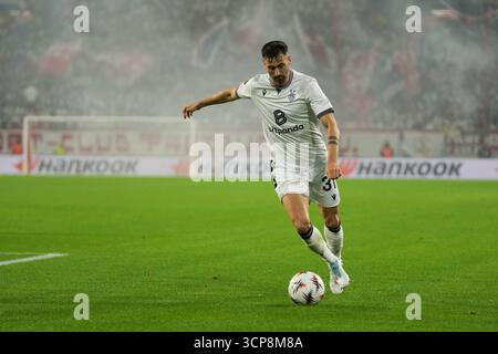 Dominik Schmid (FC Basel, #31) am Ball vor Josha Vagnoman (VfB ...