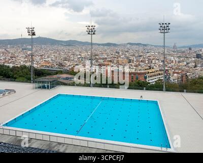 The iconic 1992 Olympic diving pool at the Piscina Municipal de ...