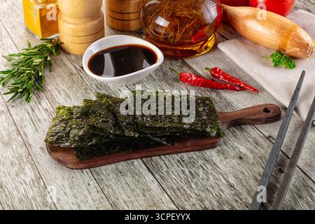 Seaweed roasted nori chips heap snack Stock Photo - Alamy
