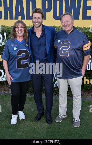 Cyndy Powell, Glen Powell und Glen Powell Sr. bei der Premiere der Hulu ...