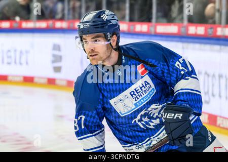 Josh Melnick (Straubing Tigers, #37) / Portrait / Portrait GER, EHC Red ...