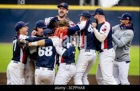 ROTTERDAM - Czech Republic baseball players celebrate against Spain ...