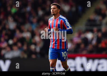 Yeremy Pino (10 Crystal Palace) walks out to the Premier League game ...