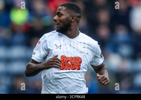Odel Offiah of Preston North End slide tackles Charlie McNeill of ...