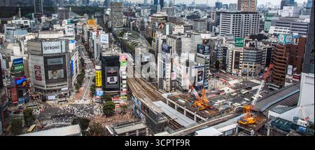 A street TV in Tokyo shows news of Yuzuru Hanyu's retirement from ...