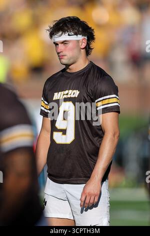 Missouri quarterback Beau Pribula warms up before an NCAA college ...