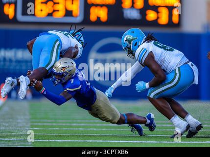 Tulane running back Jamauri McClure (25) runs away from Charlotte ...