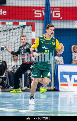 Pierre Busch (VfL Eintracht Hagen, #83) beim Siebenmeter / 7 Meter Wurf ...
