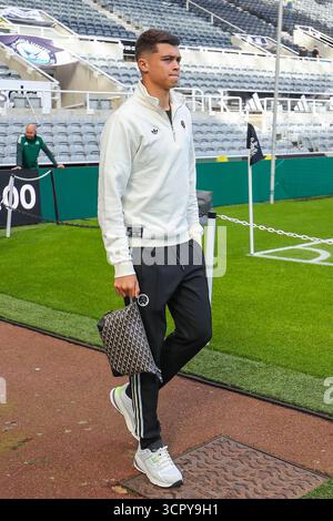 Lewis Miley of Newcastle United arrives during the UEFA Champions ...
