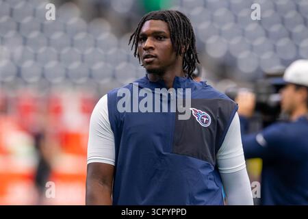 Tennessee Titans quarterback Cam Ward (1) throws a pass during the ...
