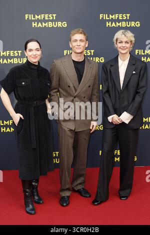 Verena Altenberger, Matthias Schweighöfer, Luise Heyer, Henry Hübchen ...