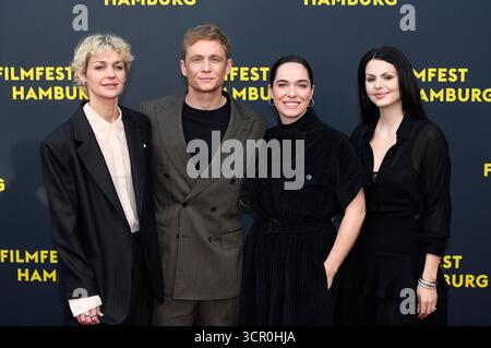 Ruby O. Fee, Luise Heyer und Verena Altenberger bei der Premiere des ...