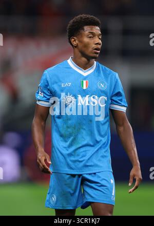 David Neres of SSC Napoli looks on during the UEFA Champions League ...
