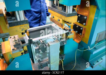 Spot welding process of microwave oven casing with precise metal ...