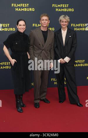 Verena Altenberger, Matthias Schweighöfer, Luise Heyer, Henry Hübchen ...