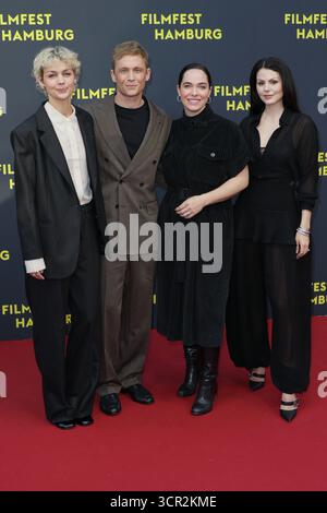 Verena Altenberger, Matthias Schweighöfer, Luise Heyer, Henry Hübchen ...