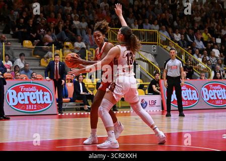 Lorela Cubaj ( Reyer Venezia ) Marieme Badiane ( Famila Schio Stock ...