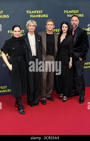 abb- Luise Heyer zu Gast auf dem roten Teppich bei der Berlin Premiere ...