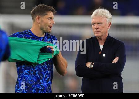 James Tarkowski of Everton speaks to David Moyes manager of Everton ...