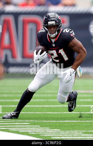 Houston Texans running back Nick Chubb (21) runs the ball in the second ...
